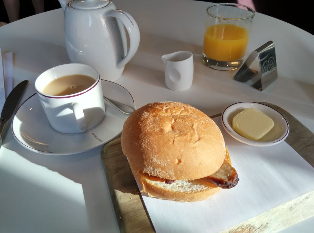lhr-t3-virgin-atlantic-revivals-lounge-breakfast-roll | Verylvke