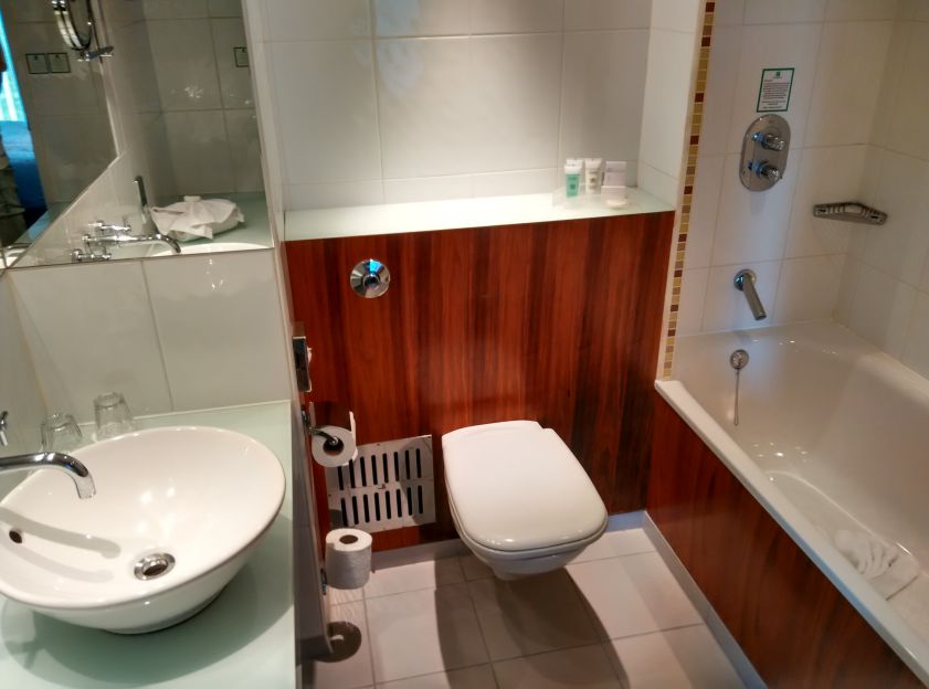 holiday-inn-camden-lock-bathroom | Verylvke