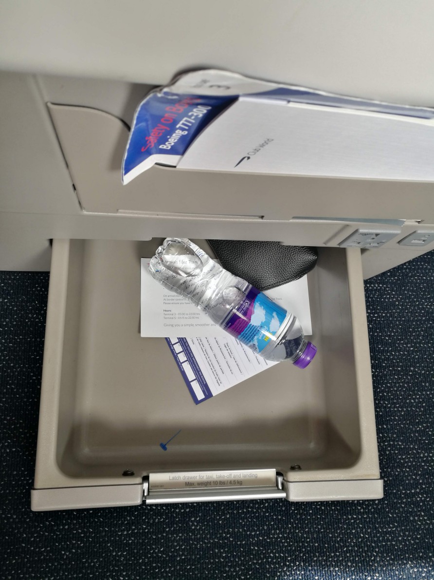 ba-777-300er-business-class-storage | Verylvke