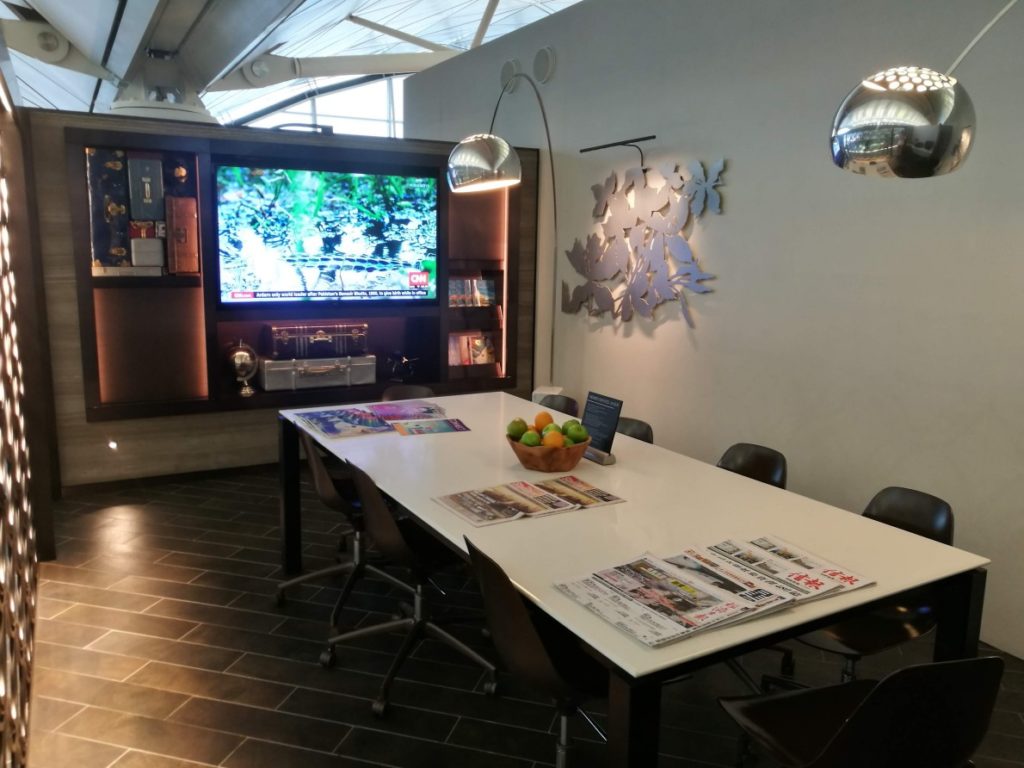 hkg-american-express-centurion-lounge-meeting-room | Verylvke
