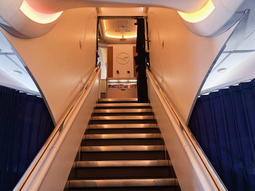 lufthansa-a380-first-class-stairs | Verylvke