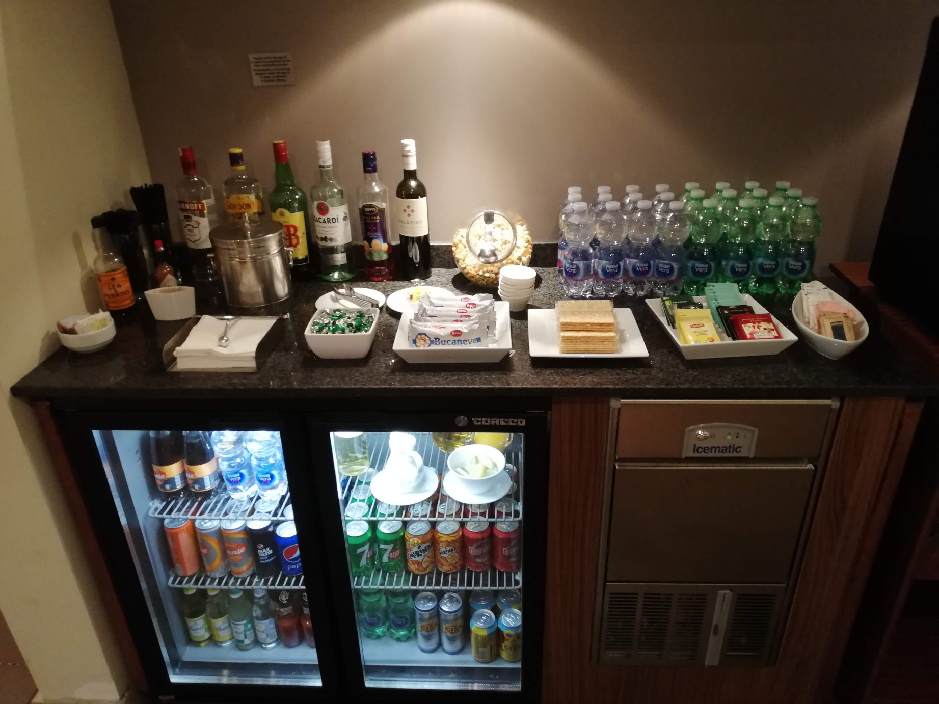 mla-arrival-lounge-snacks | Verylvke