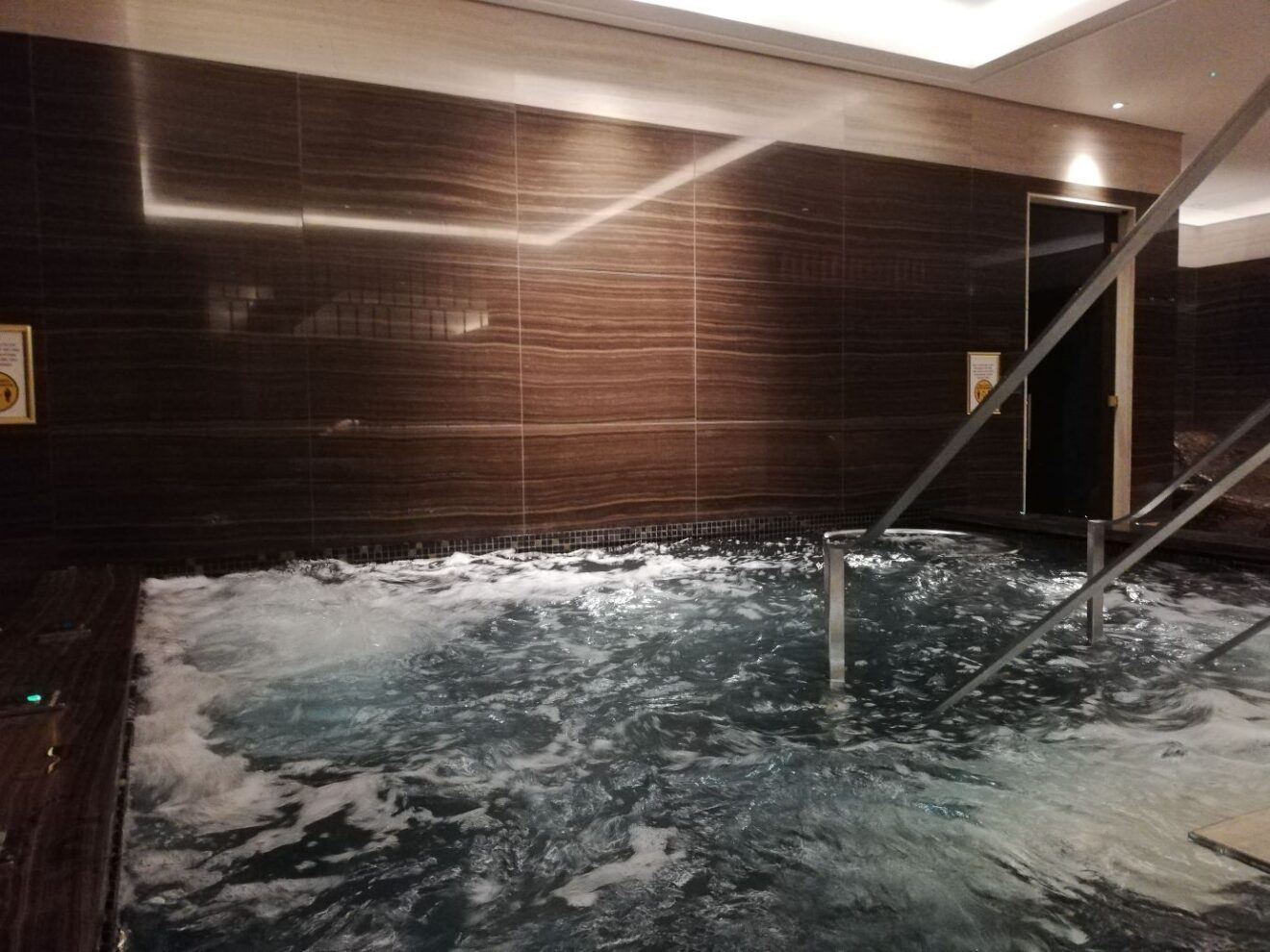 the-langley-spa-jacuzzi-2 | Verylvke