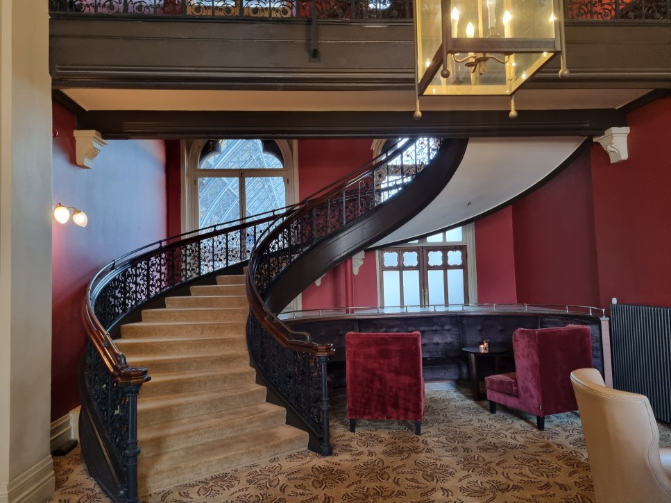 renaissance-st-pancras-chambers-club-staricase | Verylvke