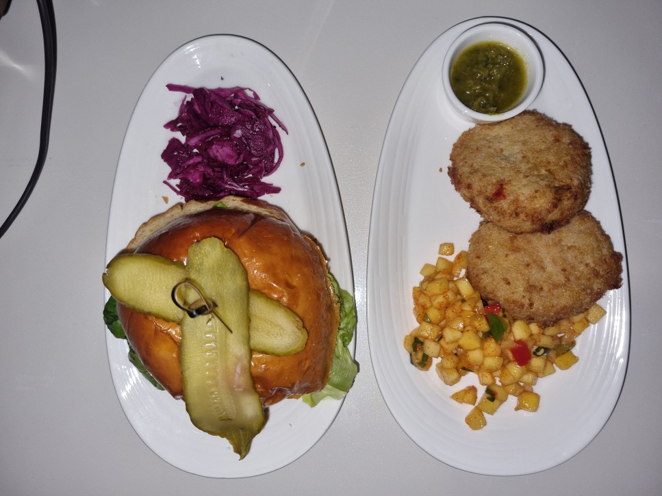 virgin-atlantic-787-9-upper-class-pulled-pork-crab-cake | Verylvke