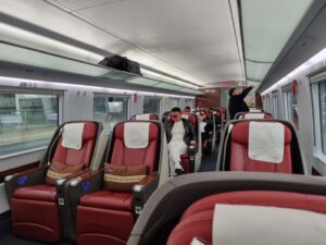 Onboard China’s high speed train in Business Class | Verylvke